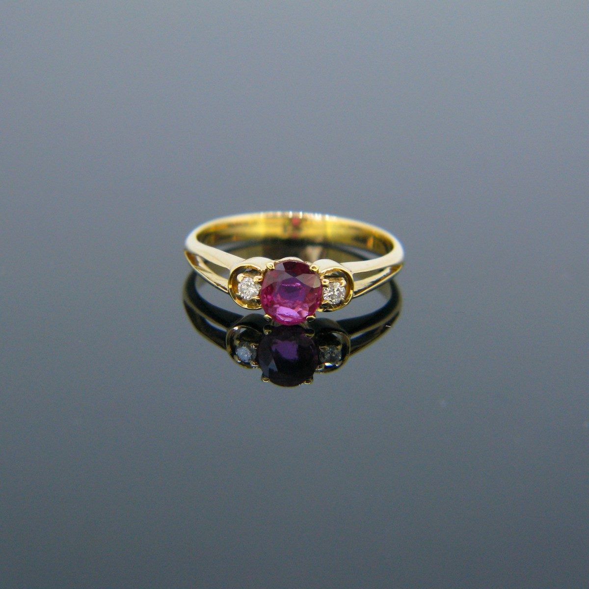 Vintage Ruby and Diamonds Gold Ring – Heritagem